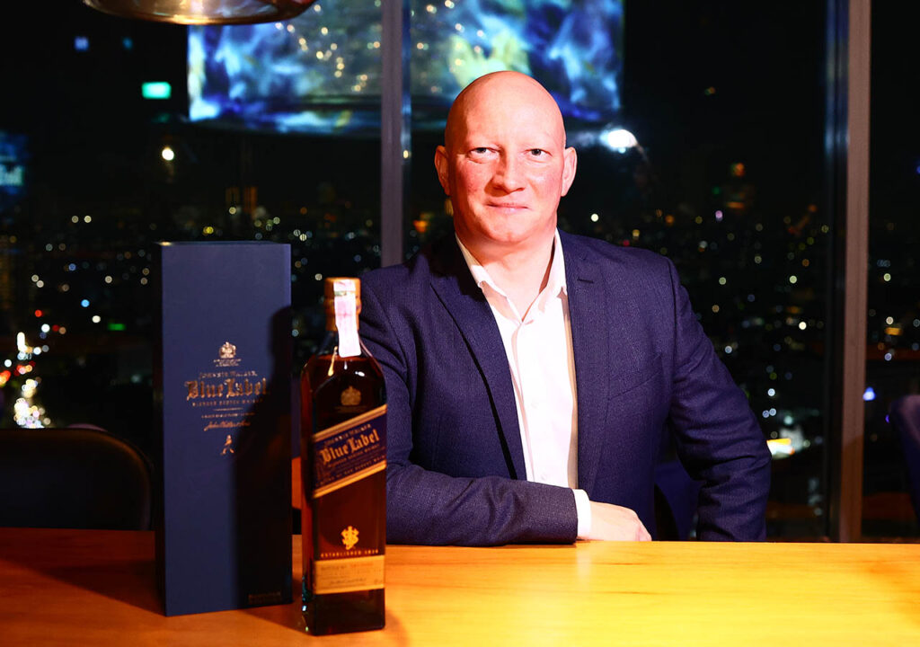 Ewan Gunn Berbagi Pengetahuan di "Johnnie Walker Blue Label Tasting ...